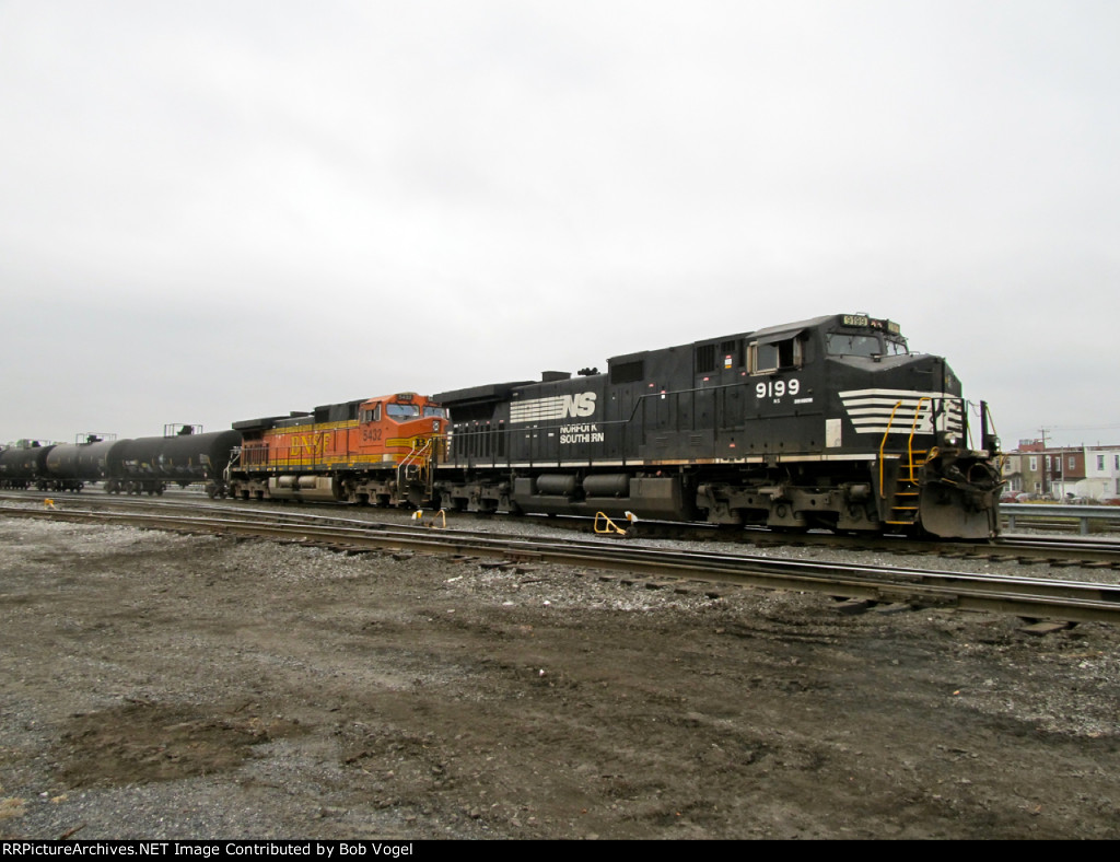 NS 9199 and BNSF 5432